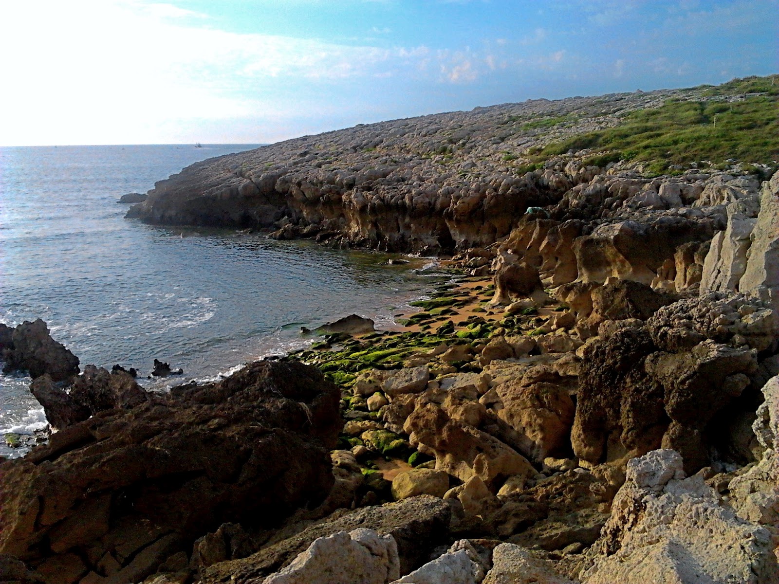 playas y paseos por la costa: CALAS DE CUCHIA EN MAREA BAJA