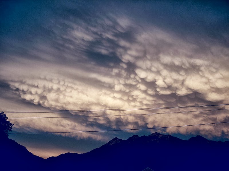 AmAZInG plaCE In ThE WoRld: A rare cloud formation called a mammatus in ...
