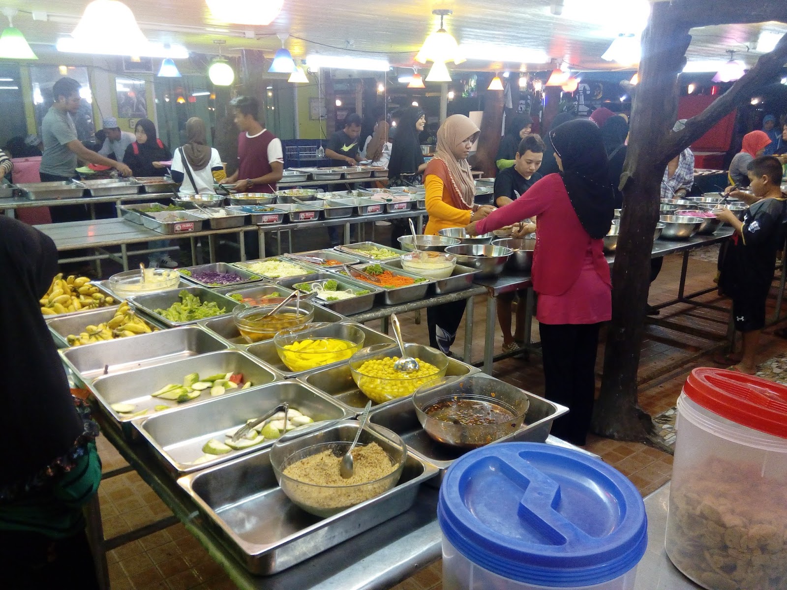 perjalanan kami: Steamboat dan BBQ halal di songkhla!