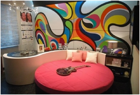 JUVENILE BEDROOM WITH ROUND BED - BEDROOM DECORATING IDEAS