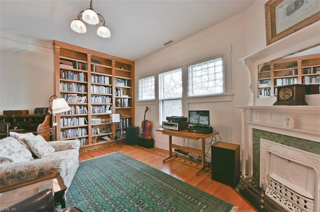 Sweet House Dreams: 1895 Dutch Colonial/Victorian in Norfolk, Virginia