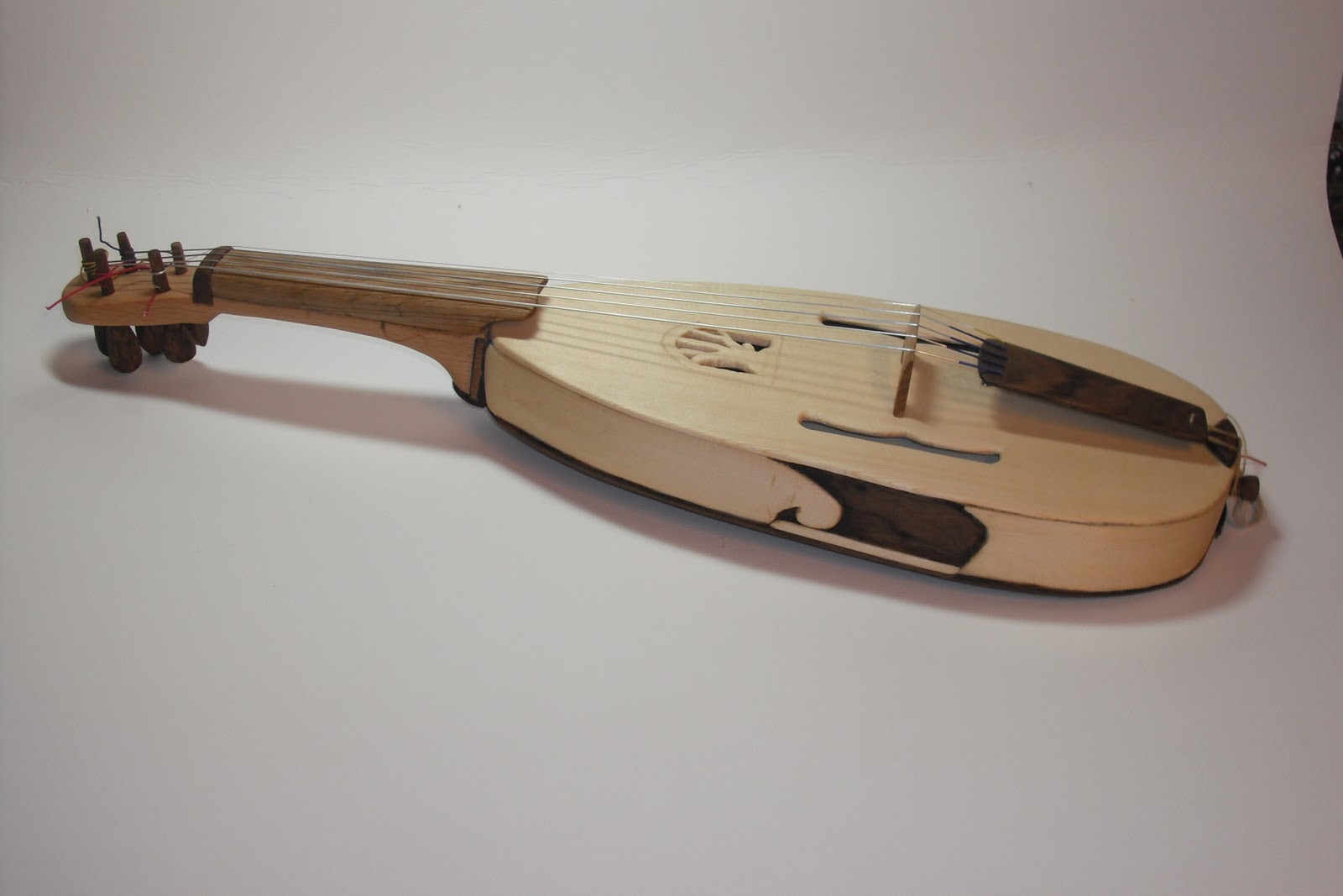 Five stringed instrument - resyard