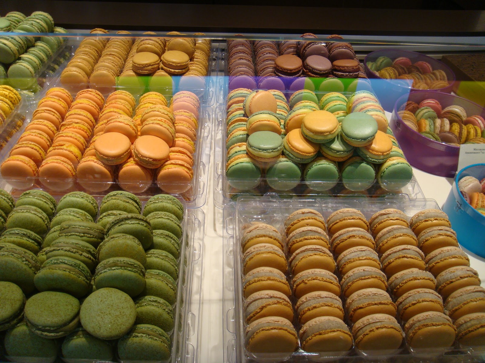 "Yummy" Snob: Pierre Herme Macarons, Paris