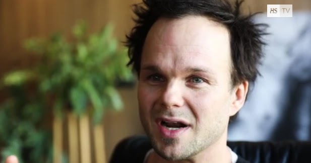 Lauri se ve obligado a vender su casa