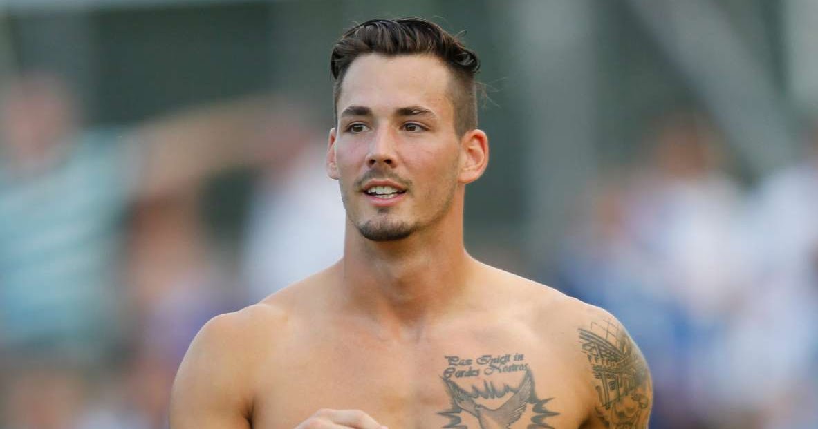 WE LOVE HOT GUYS: Roman Burki Shirtless