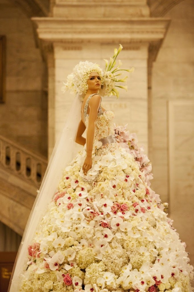 All About Our Passion: Impressive Dresses Made Up Of Real Flower...