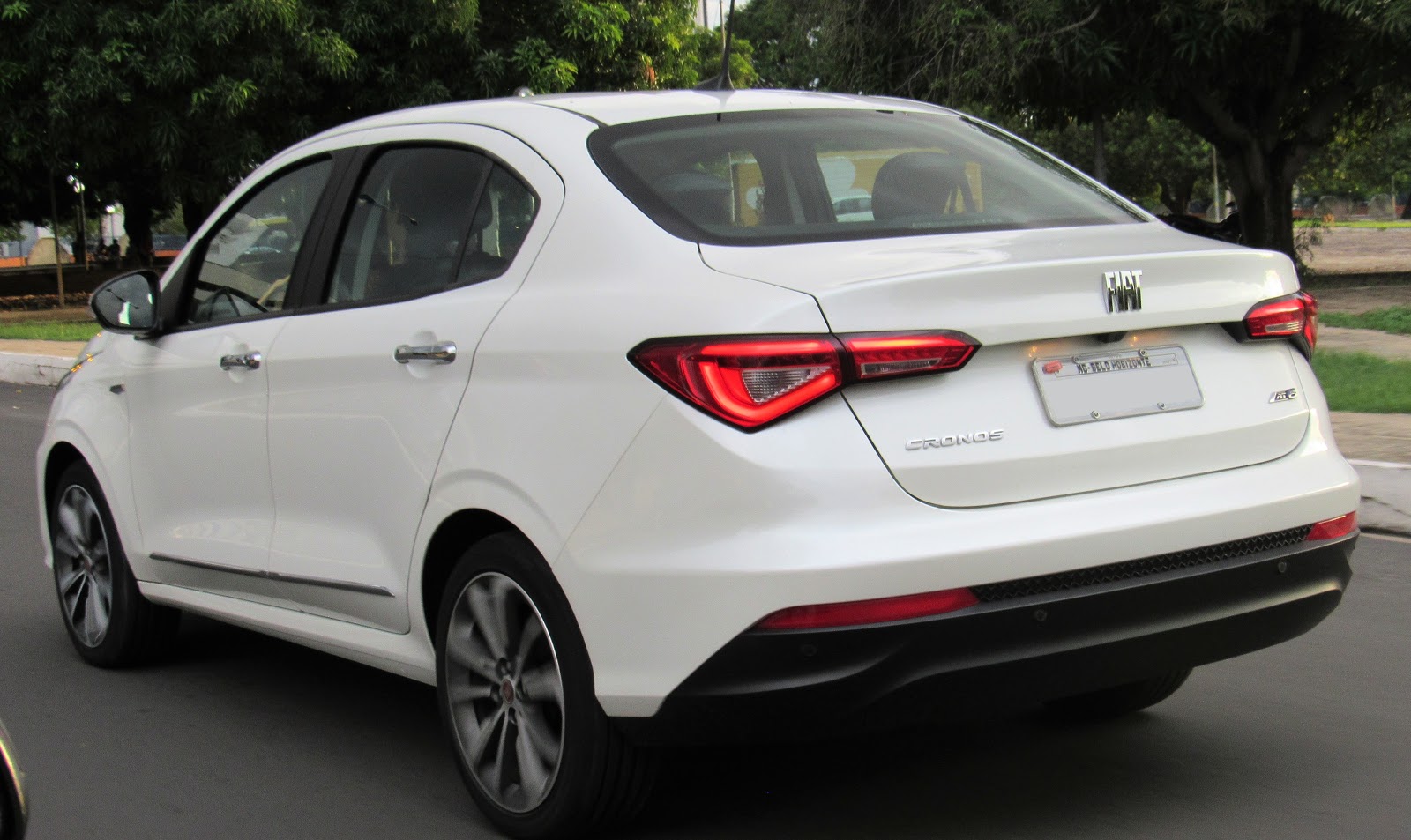 Avaliação: Fiat Cronos Precision 1.8 automático se destaca pelo conforto