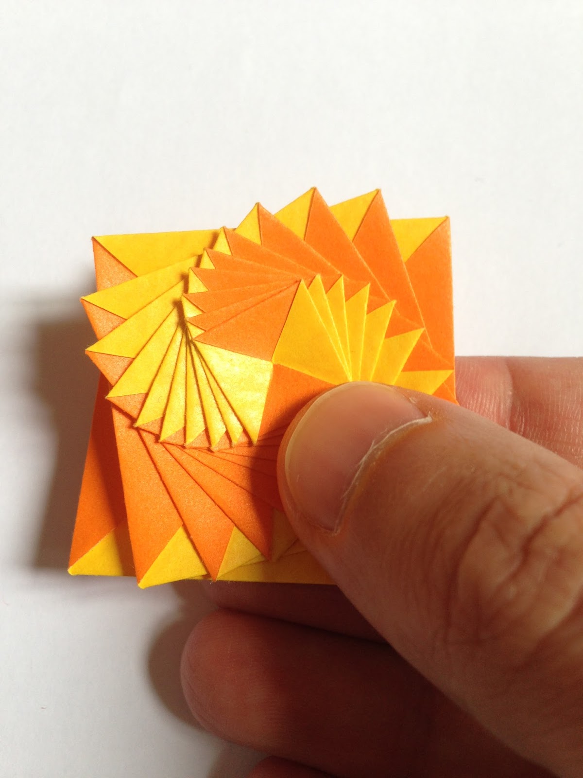 Kinetic Origami Tutorial: The Art of Motion in Papercraft – easy ...