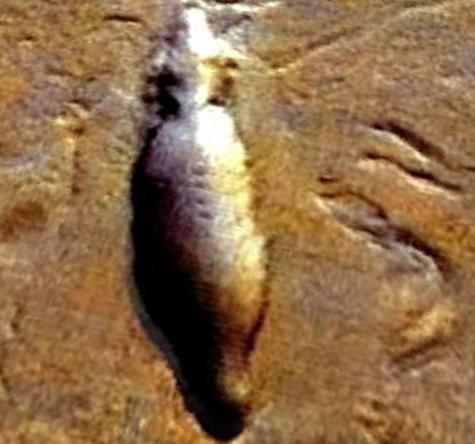 Strange object in photos of the surface of Mars