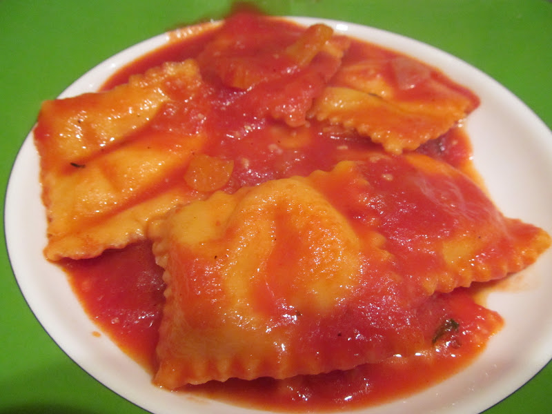 A Kitchen In Brooklyn: Sasha's Kitchen: Goat Cheese-Roasted Pepper Ravioli