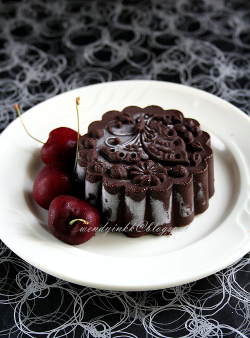 Table for 2.... or more: Blackforest Ice Cream Mooncake - Stone Fruits #1