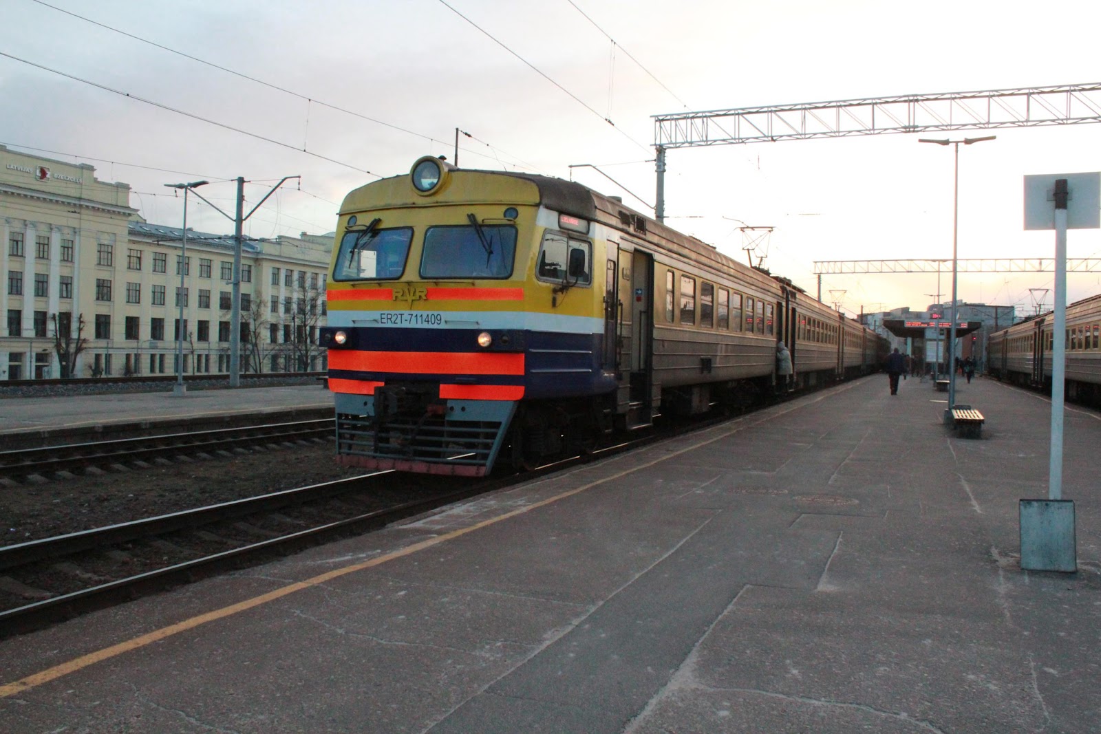 Rails sense fronteres: Uniats de tren ER2T de PV (Letònia )