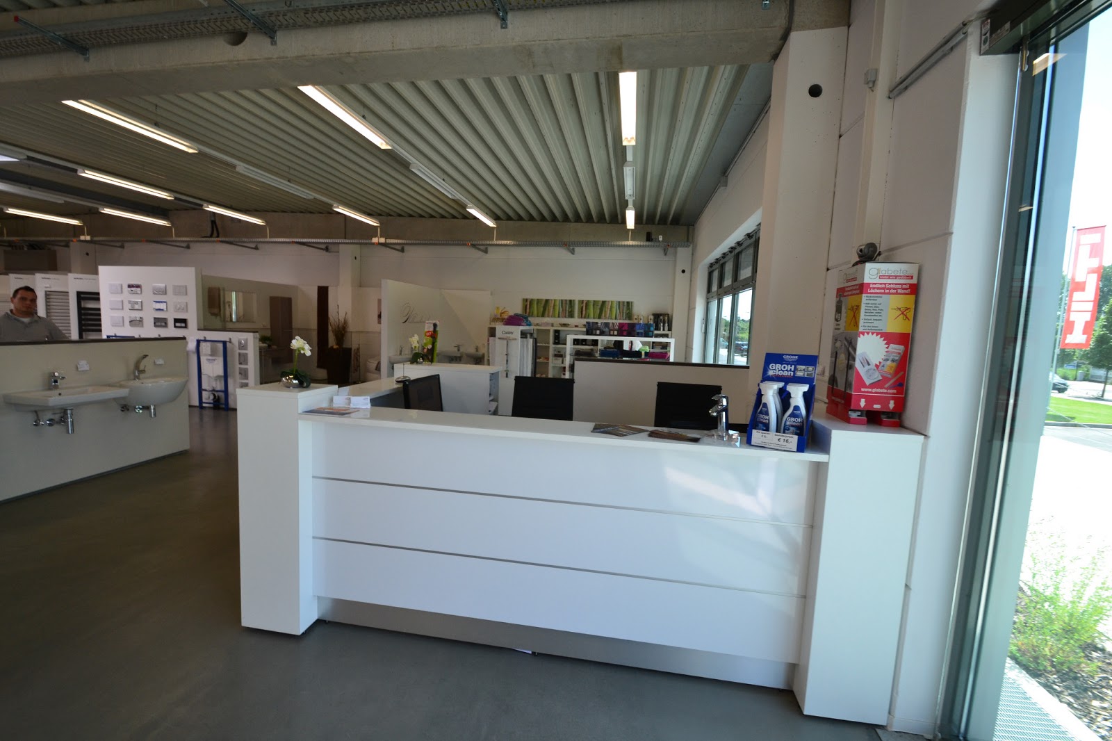 Colour up your office !: Neue Referenz für winkelförmige Theken als L ...