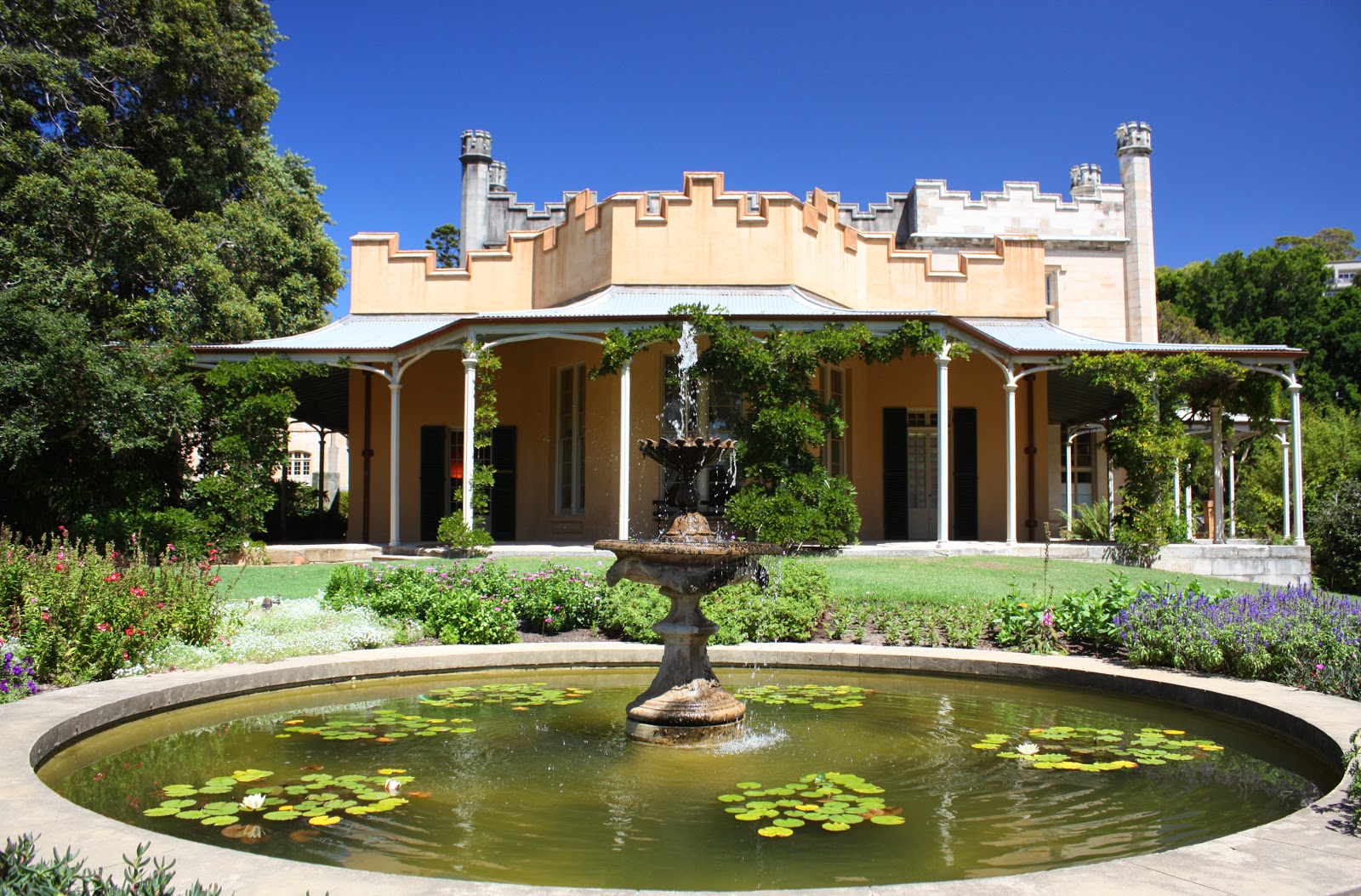 Sydney - City and Suburbs: Vaucluse House, fountain