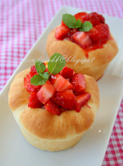 Table for 2.... or more: Strawberry Custard Cream Buns - Fruity Buns #1