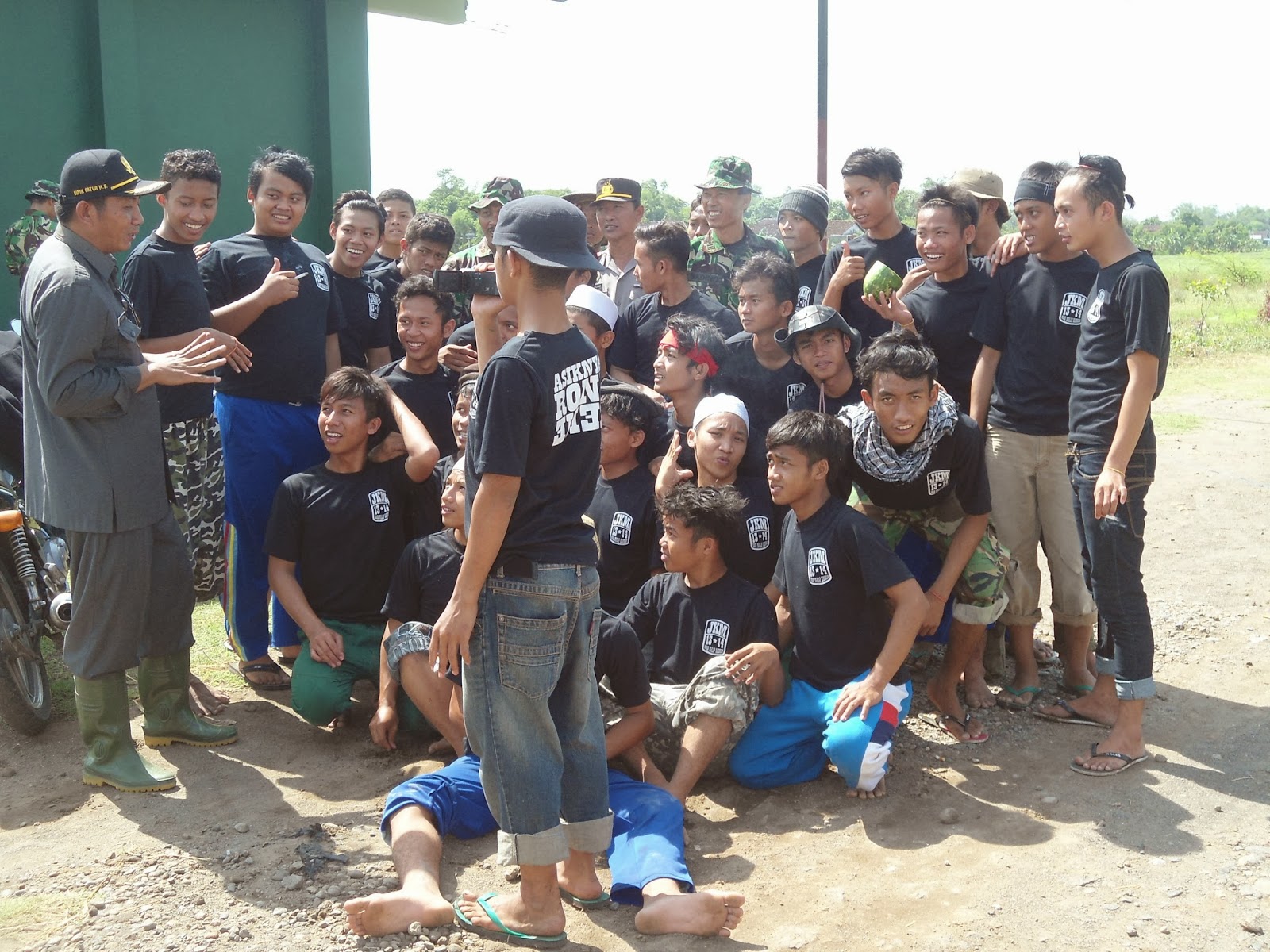 JE_KA_EM 16 ASIKNYA RONO RENE