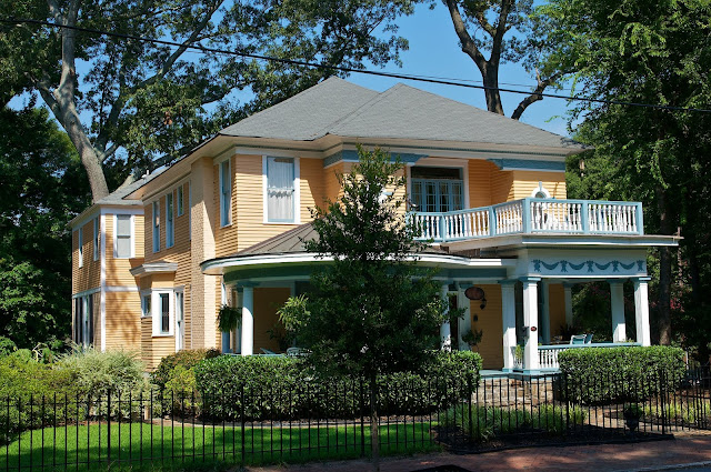 Historic Inman Park: The Peach House Bed and Breakfast - Inman Park