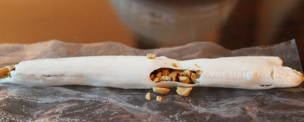 Viet Street Foods: "Stretching" candy! (Kẹo kéo)