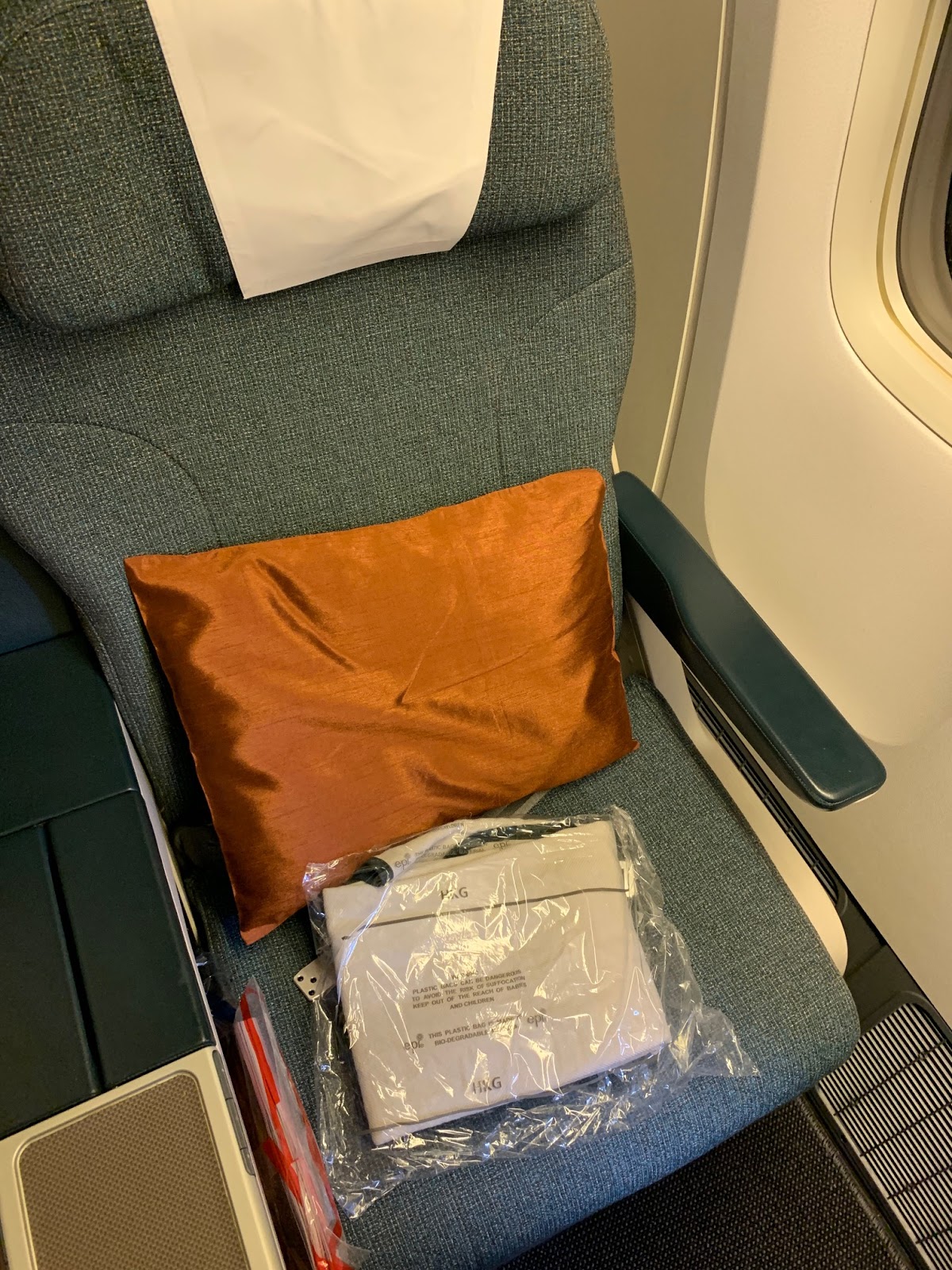 Review: Cathay Pacific B777 Business Class, Manila- Hong Kong