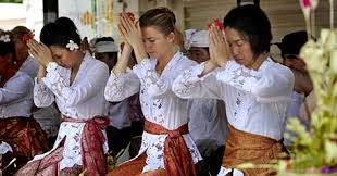 Sembayang Menurut Umat Hindu (Dharma wacana) - Hindu Alukta