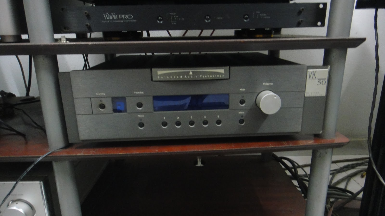 LOY HIFI: Balanced Audio Technology VK-50 preamplifier (Used)