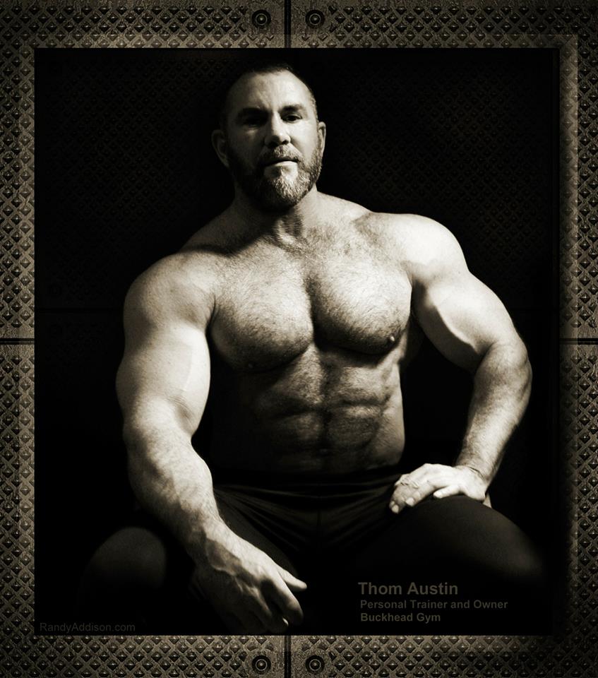 Muscle Lover: Huge American musclebear Thom Austin