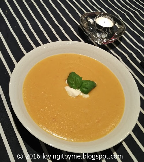 "Soppa med kokosmjölk, ingefära, lime och chili"