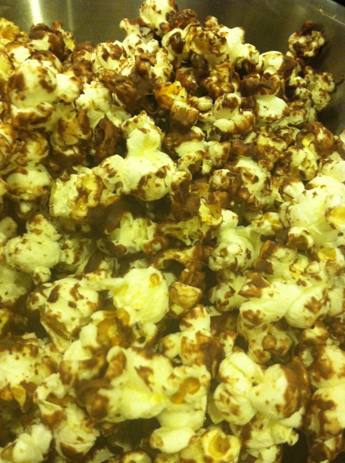 parsley & polka dots: chocolate-coated popcorn