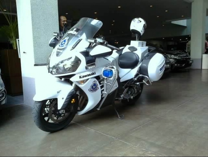 Ray Superbike: Malaysian Enforcement Finest Interceptor Superbike