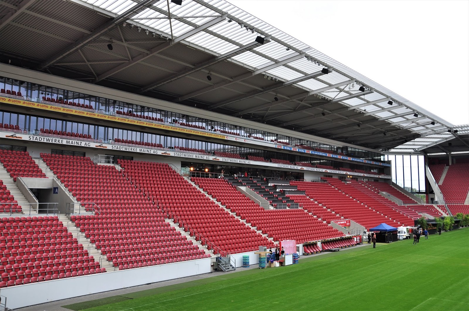 Historia odkrywana na nowo: Stadion piłkarski "Opel Arena" - Moguncja ...