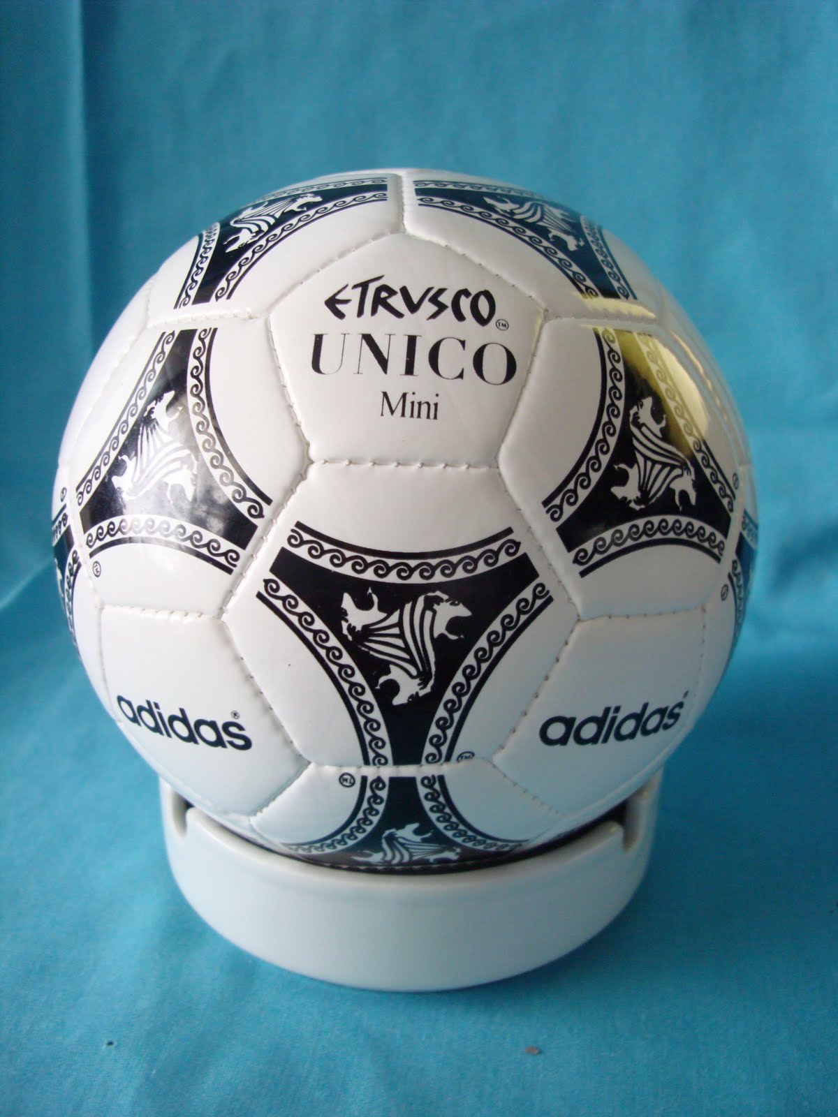 Colección Adidas mini ball: Balones Mundiales