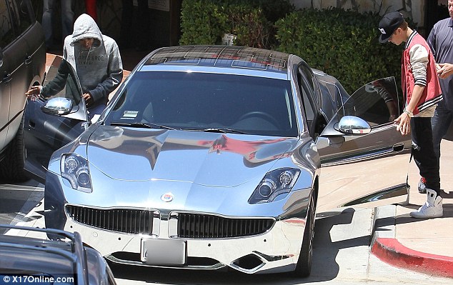 Celebrity Cars Photos: Justin Bieber with his Fisker Karma electric car.