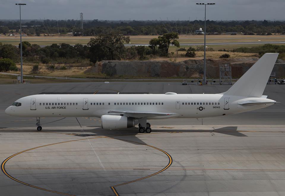 Perth Airport Spotter's Blog: United States Air Force B757-23A (C-32B ...