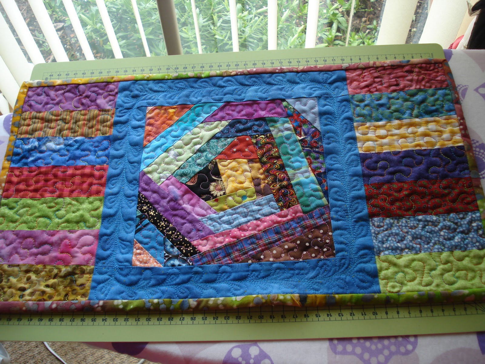 The Nifty Stitcher: Easy Scrappy Table Runner Tutorial