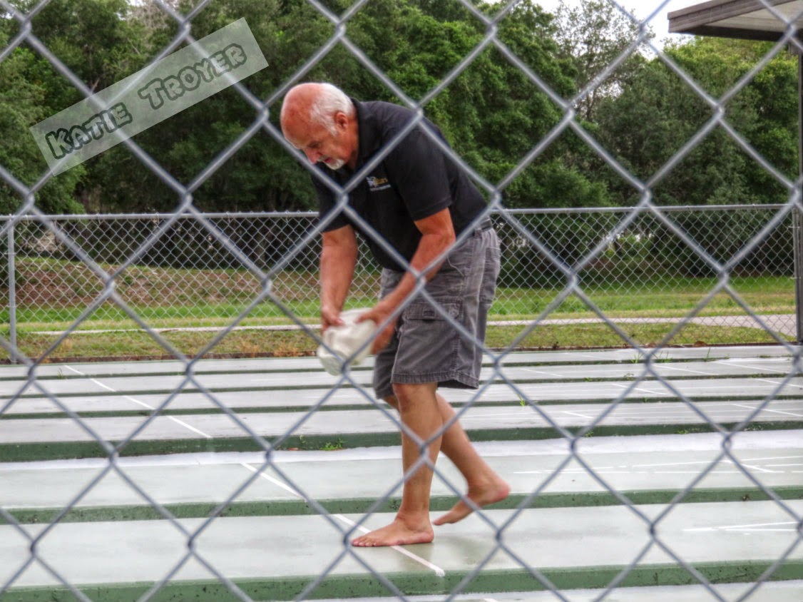 Pinecraft-Sarasota: Shuffleboarding: When Pinecraft is Empty