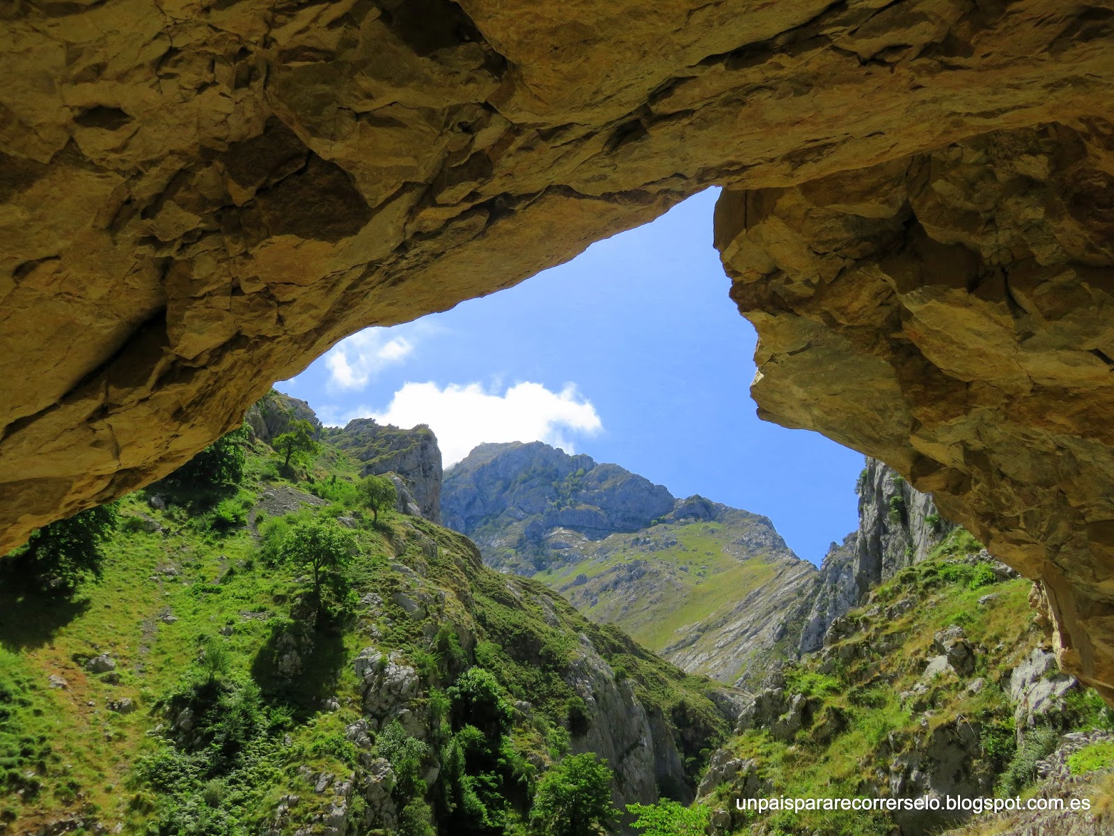 Un país para recorrérselo: Ruta del Cares, León-Asturias