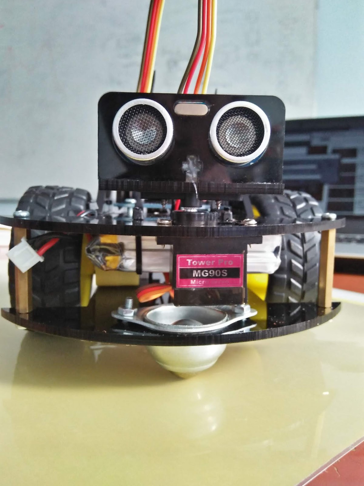 Autonomous Robot Avoider ~ Hacking Arduino Project