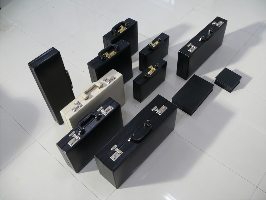 Color Pom Pom Box wool, viscose, silk, bamboo, cotton, nylon, acrylic ...