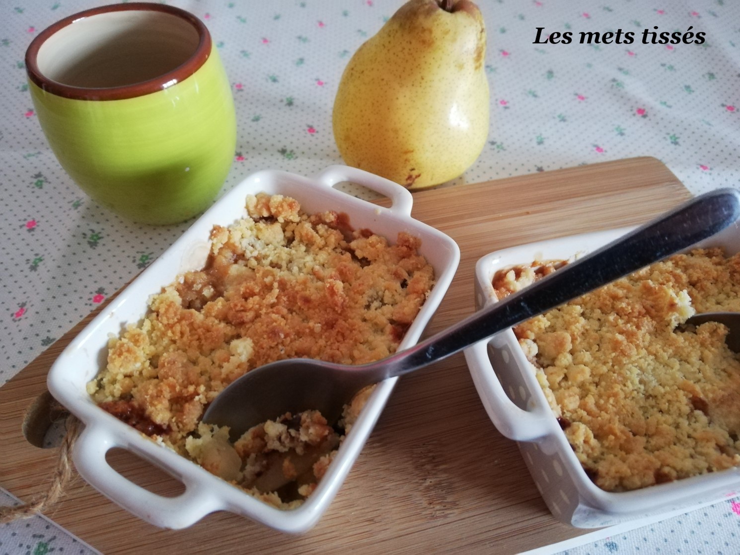 LES METS TISSÉS: Cuisine d'ici et d'ailleurs: CRUMBLE POIRES CHOCOLAT