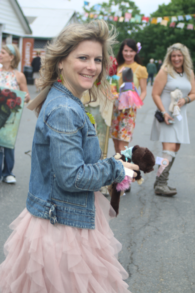 EARTH ANGELS: artful adventurer extraordinaire.....Nicole Bowen!