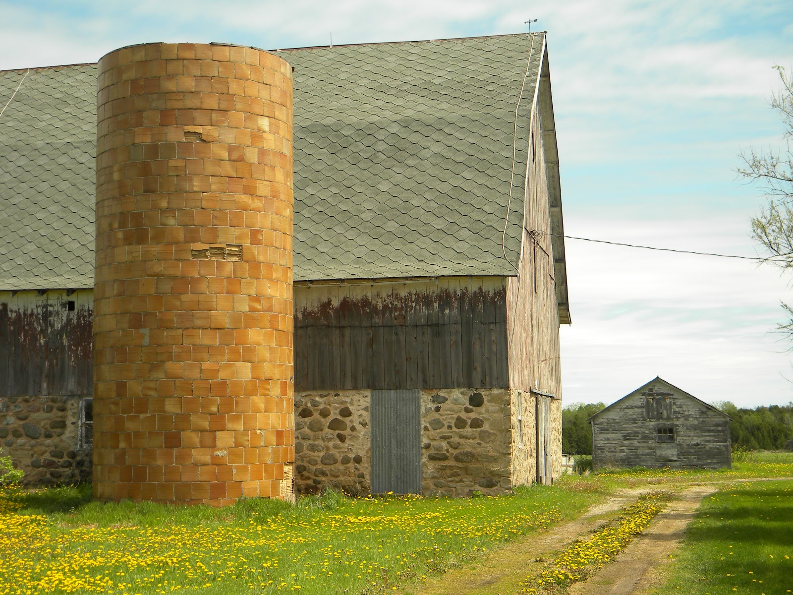 CreativeMeAndLife: Stone barn, old barns and a beautiful day for a ride.