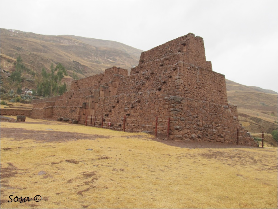 Rumi Colca puerta de entrada a la capital Inca