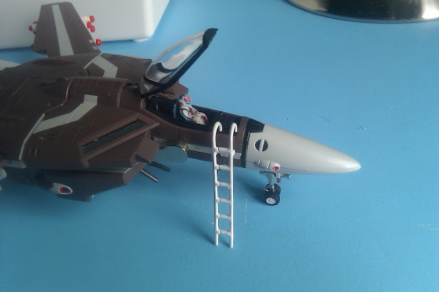 A Review of Jack Archer's YF-1R Veritech from Toynami's Robotech ...