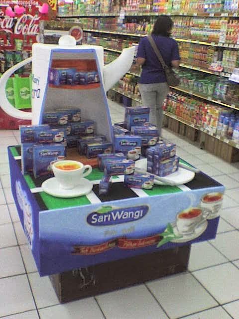 Display produk di Supermarket