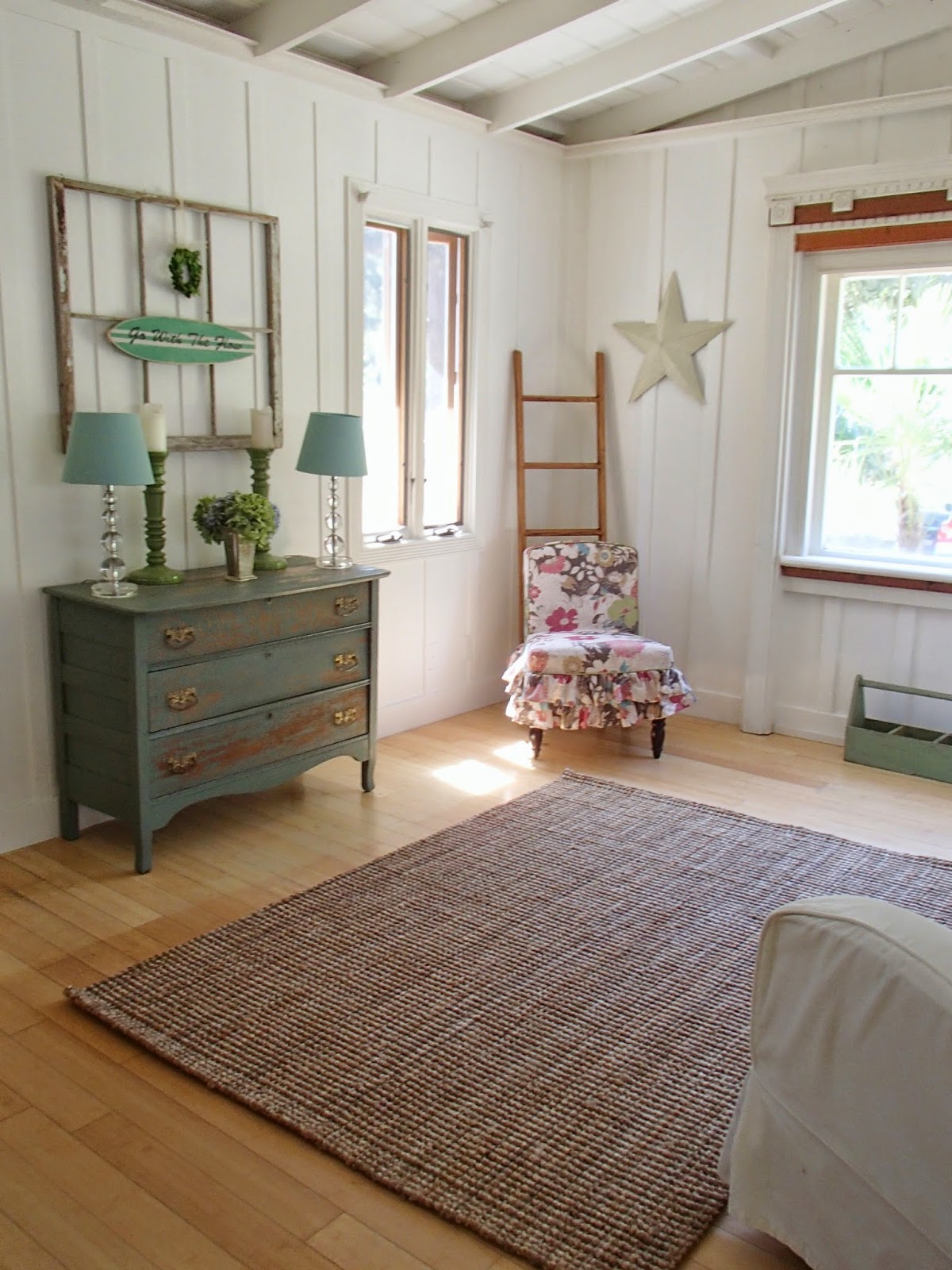 D.D.'s Cottage and Design: Staging a small Beach Cottage