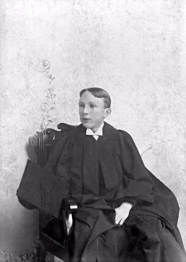 21 Charming Photos of the Graduates From the Late 19th and Early 20th ...