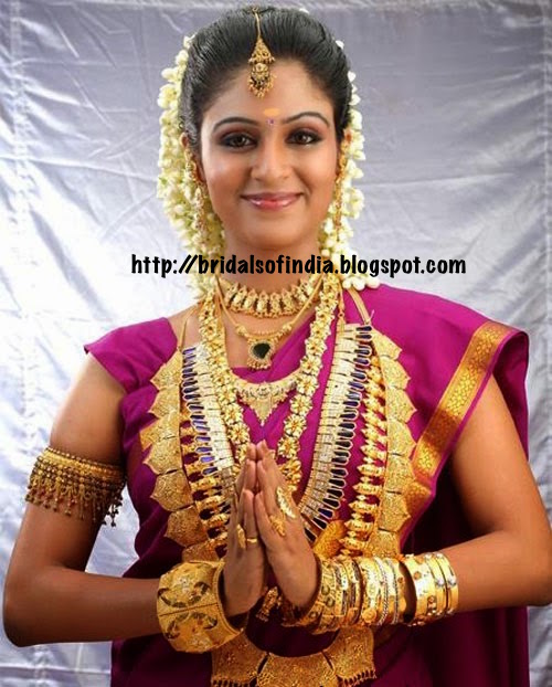 Fashion world: Kerala Bride in Traditional kerala jewellery Gold designs