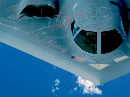 HI-TECH Automotive: B-2 Spirit Wallpapers