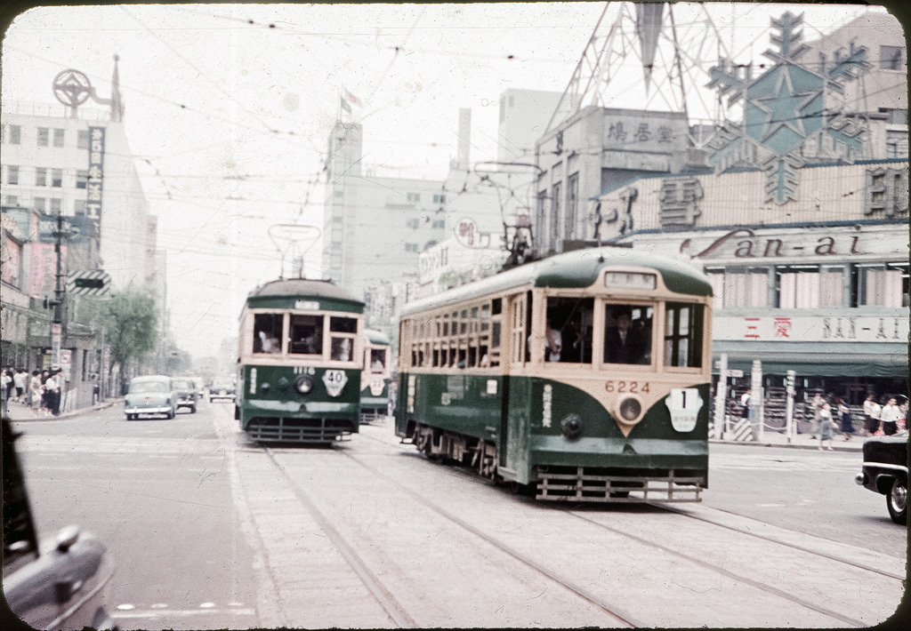 20 Rare and Wonderful Color Photographs Capture Daily Transport in ...