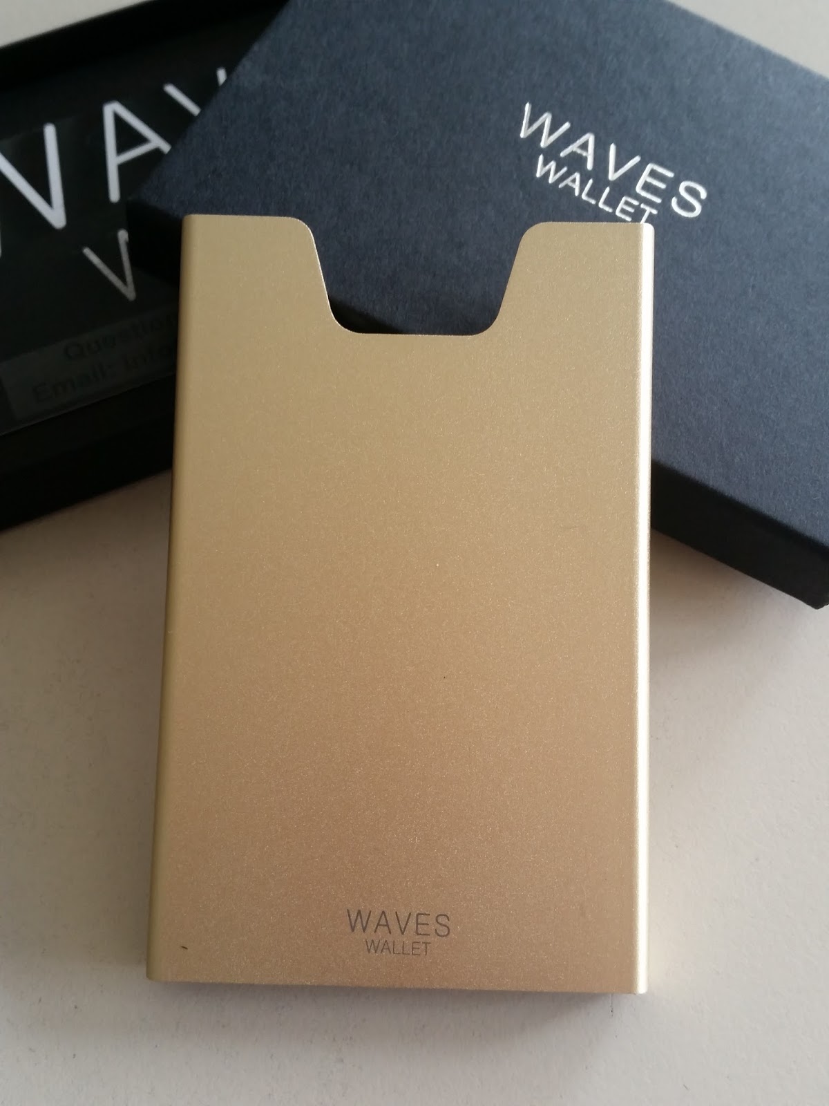 Gewinnt ein stylisches Waves Wallet Kartenetui! - Mihaela & Family - Lifestyle and more